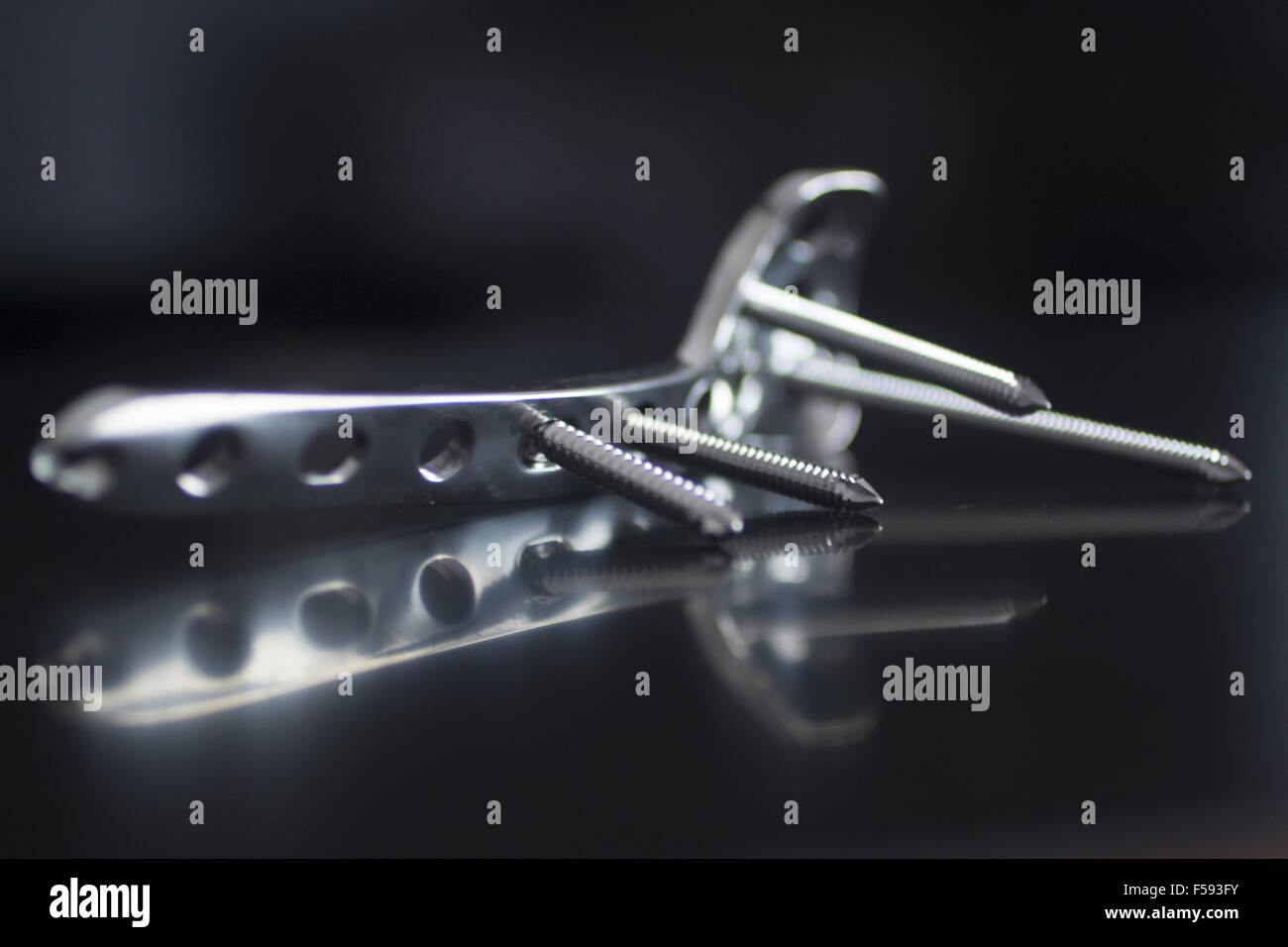 Traumatology orthopedic surgery implant titanium plate and silver color ...