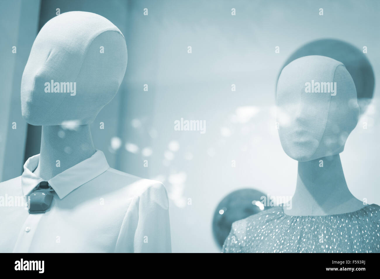 Shop dummy fashion mannequin in store boutique shop window artistic ...