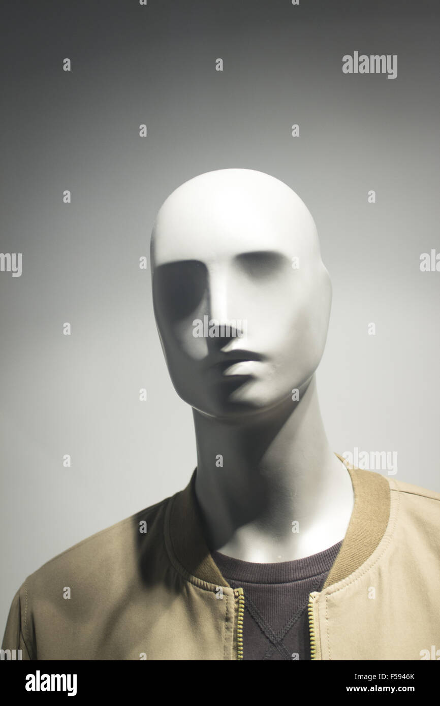 Shop dummy fashion mannequin in store boutique shop window artistic ...