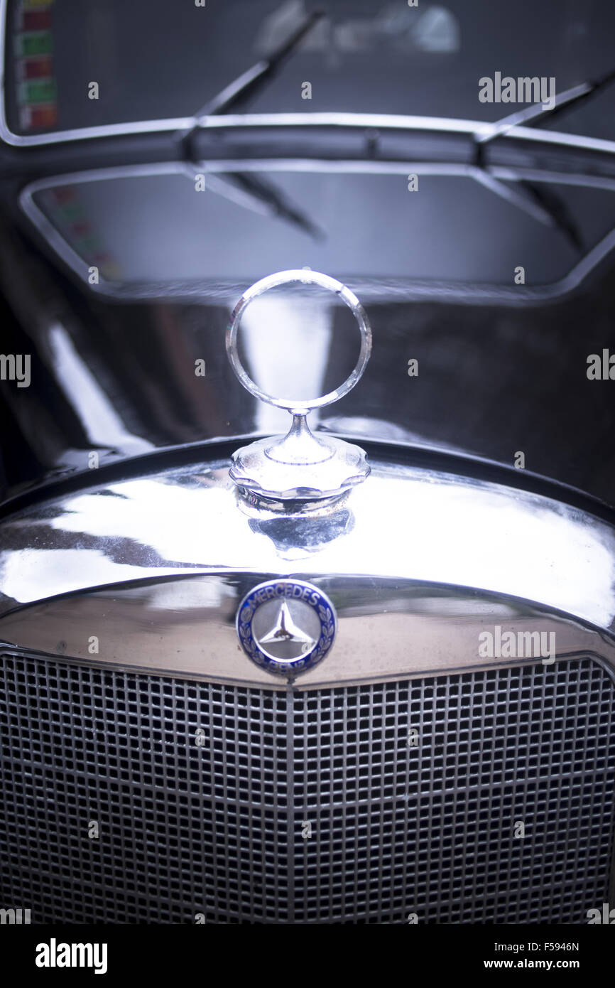 Wedding car luxury mercedes benz hi-res stock photography and images ...