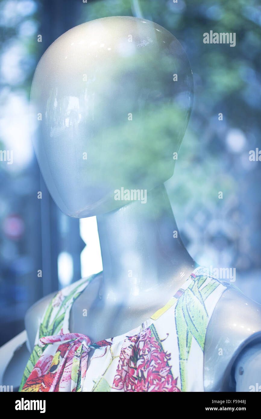 Shop dummy fashion mannequin in store boutique shop window artistic ...