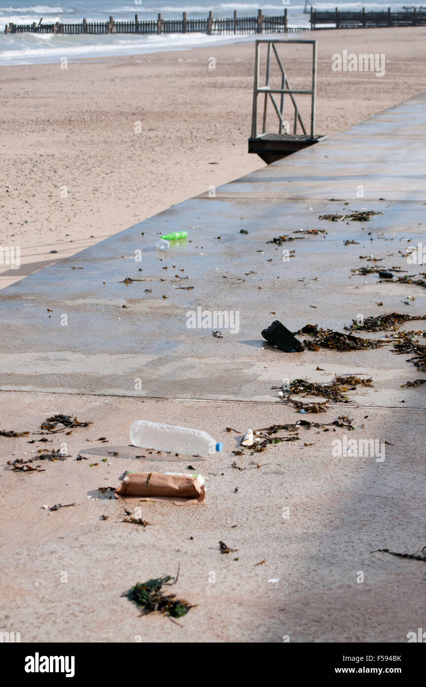 Plastic contamination of the Sea Stock Photo - Alamy