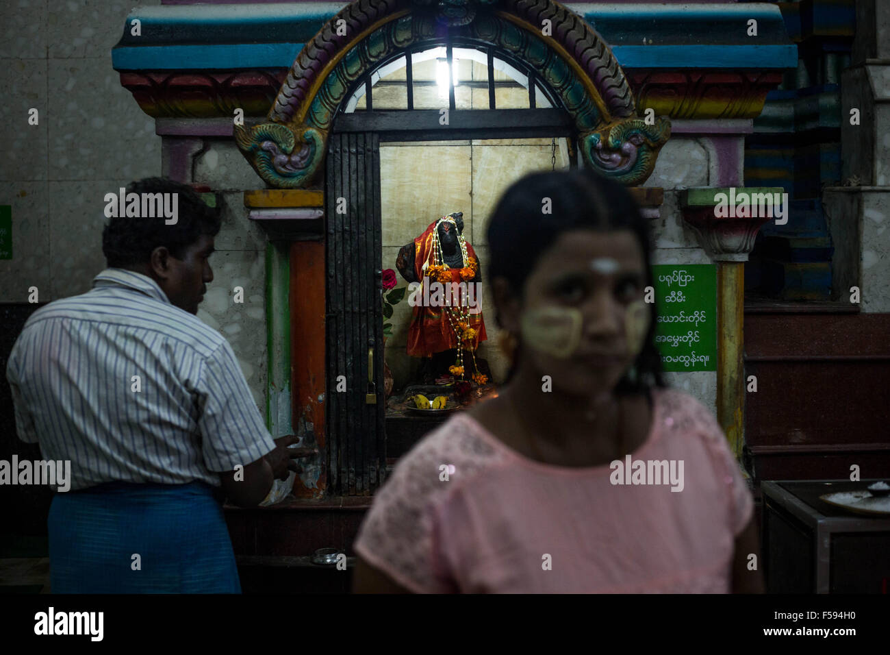 Yangon, Yangon, Myanmar. 30th Oct, 2015. Hindus perform prayers at the ...