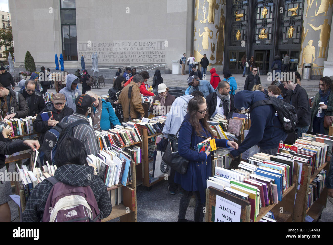 Library people hi-res stock photography and images - Alamy