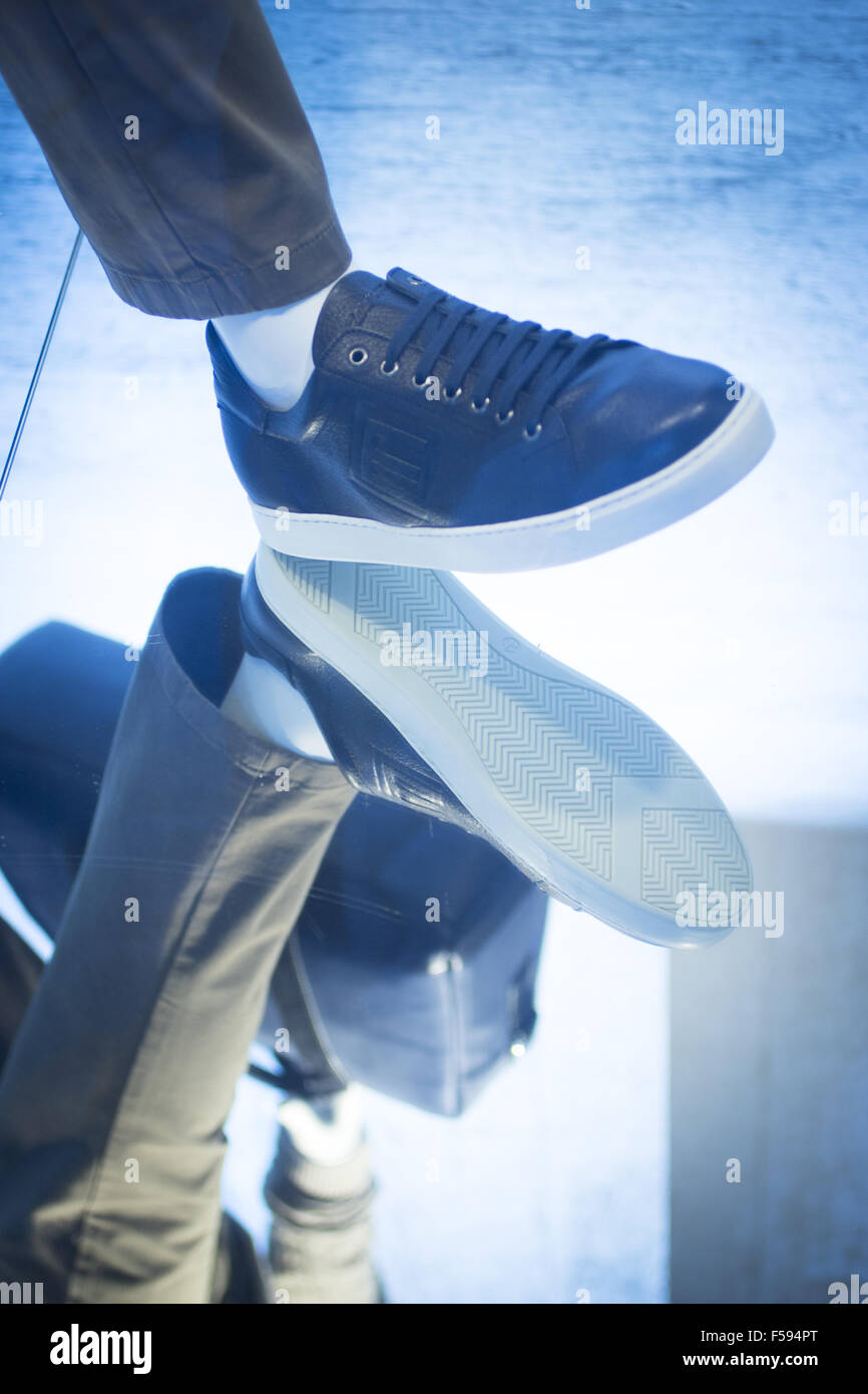 Shop dummy fashion shoe mannequin in store boutique shop window ...