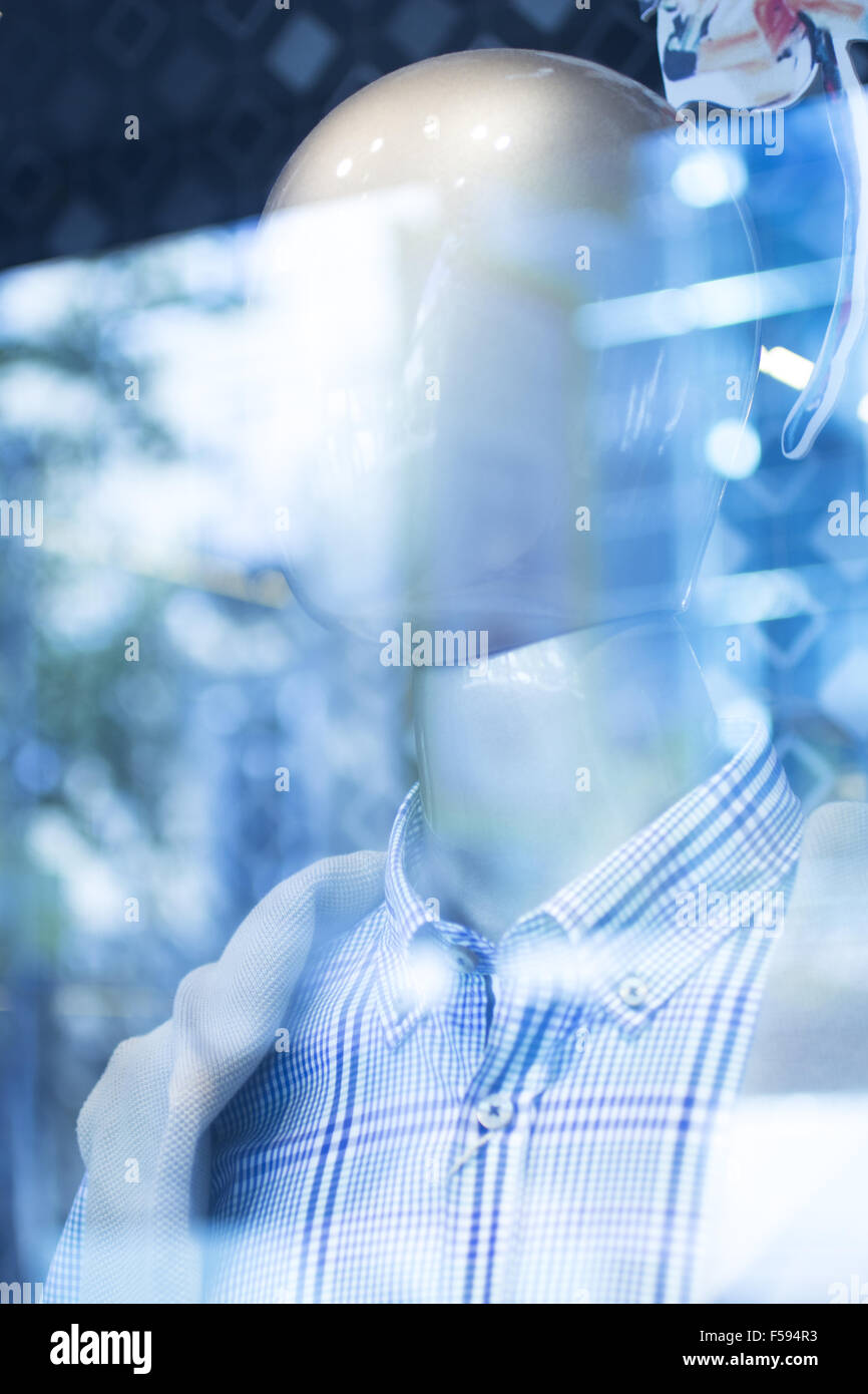 Shop dummy fashion mannequin in store boutique shop window artistic ...