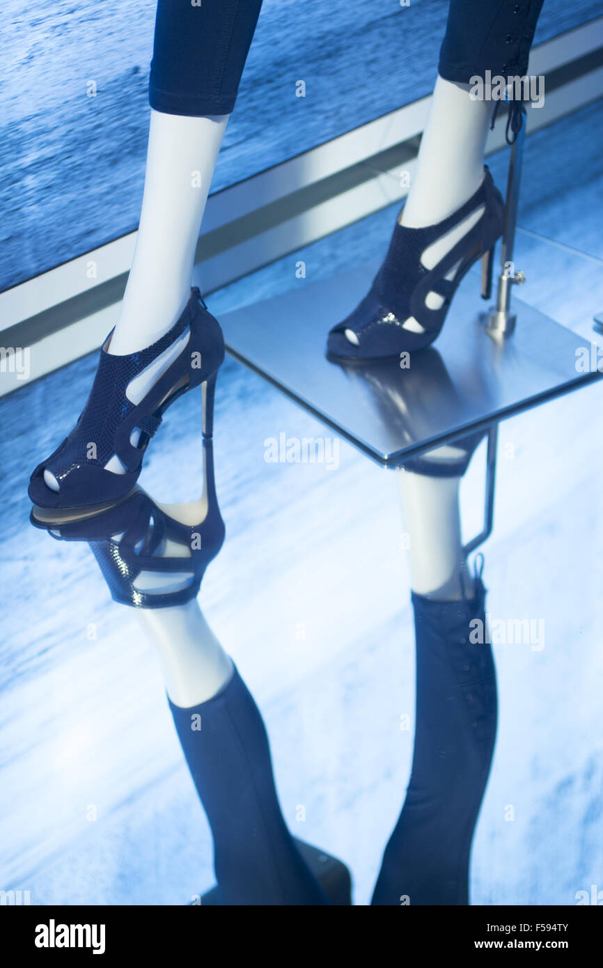 Shop dummy fashion shoe mannequin in store boutique shop window ...