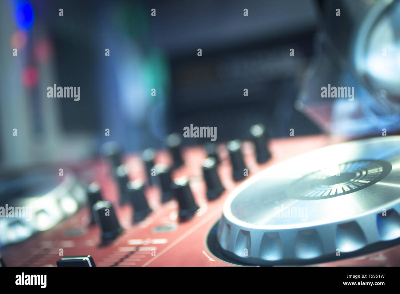 DJ console cd mp4 deejay mixing desk Ibiza house techno dance music ...