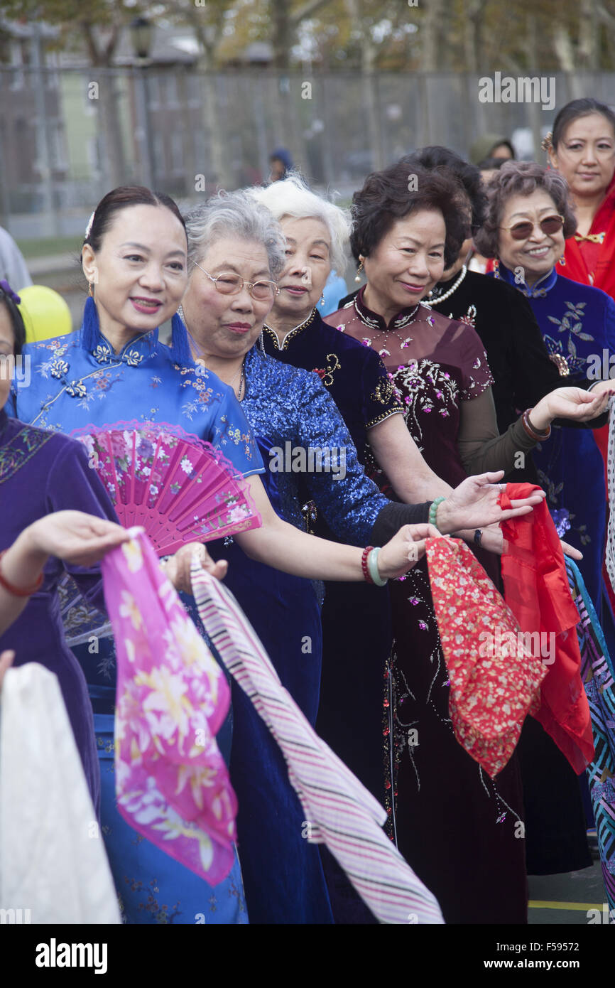 Women show off Chinese female fashion at the Chinese Autumn Festival ...