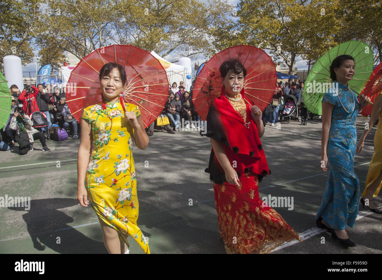 Women show off Chinese female fashion at the Chinese Autumn Festival ...