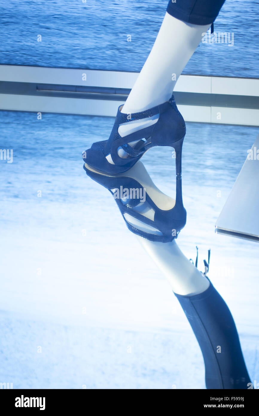 Shop dummy fashion shoe mannequin in store boutique shop window ...