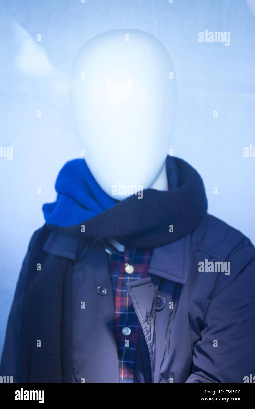 Shop dummy fashion mannequin in store boutique shop window artistic ...