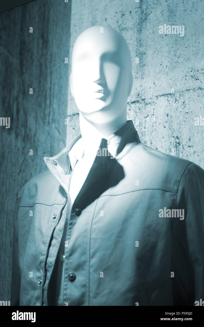 Shop dummy fashion mannequin in store boutique shop window artistic ...