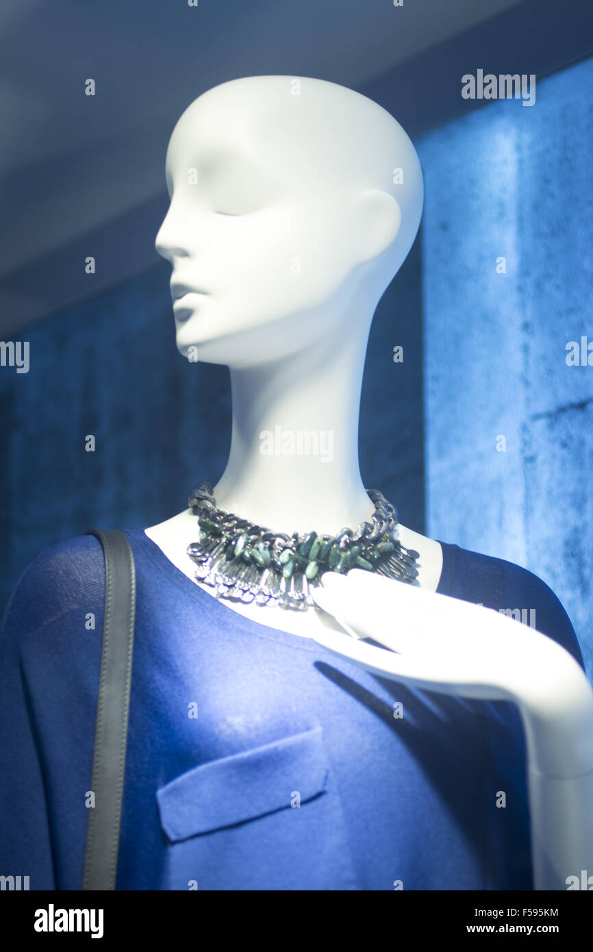 Shop dummy fashion mannequin in store boutique shop window artistic ...