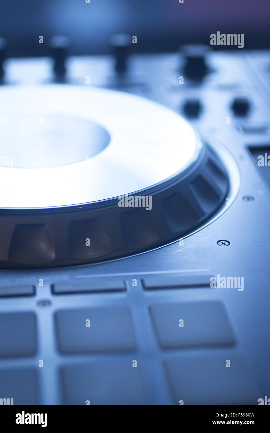 DJ console cd mp4 deejay mixing desk Ibiza house techno dance music ...