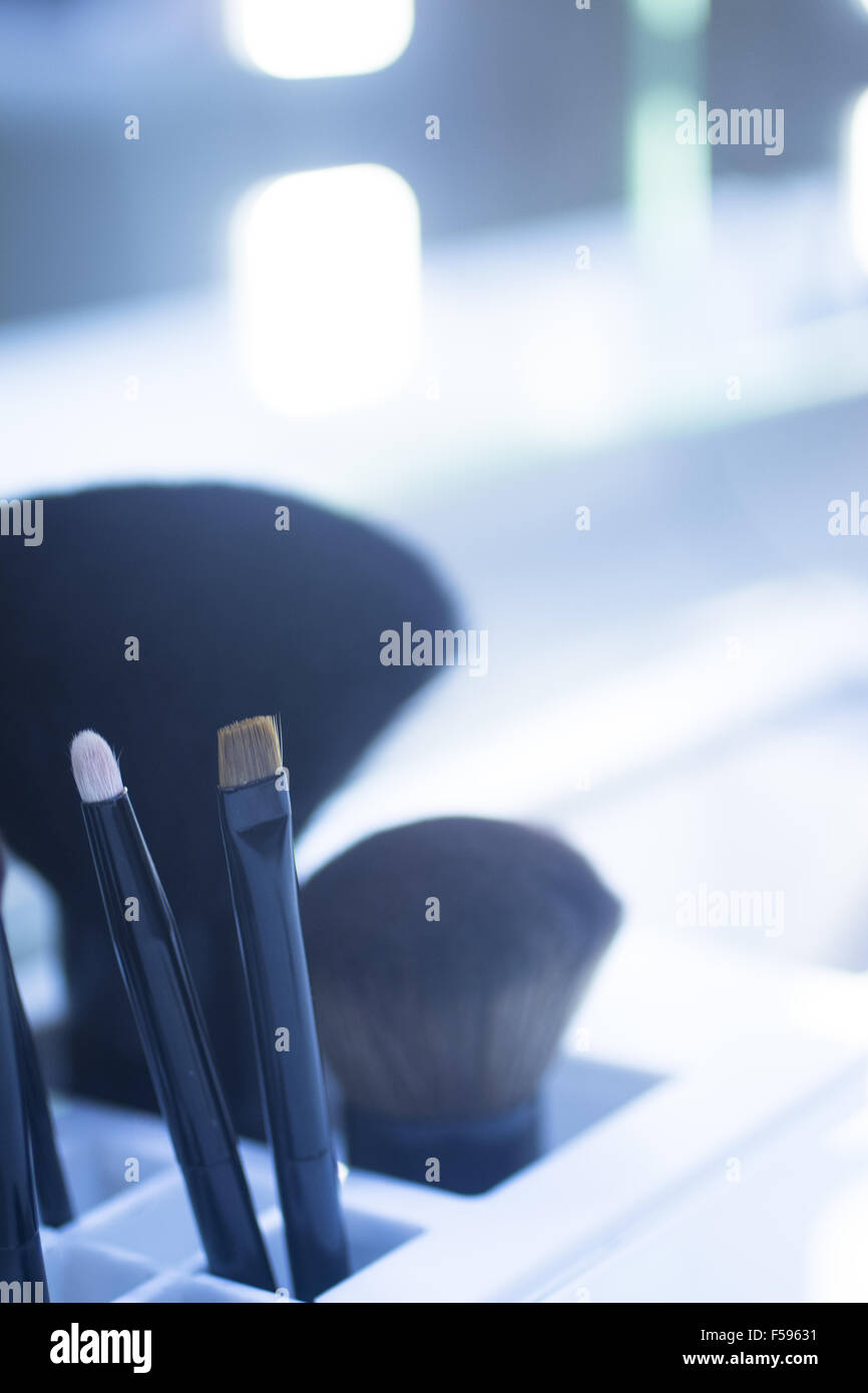 Make-up brushes in makeup brush retail store shop Stock Photo - Alamy