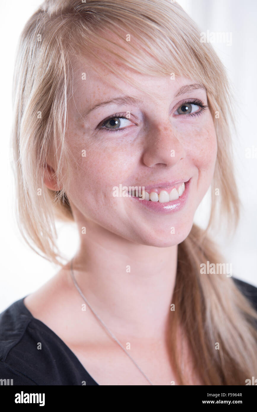 attractive young woman smiling into camera Stock Photo - Alamy