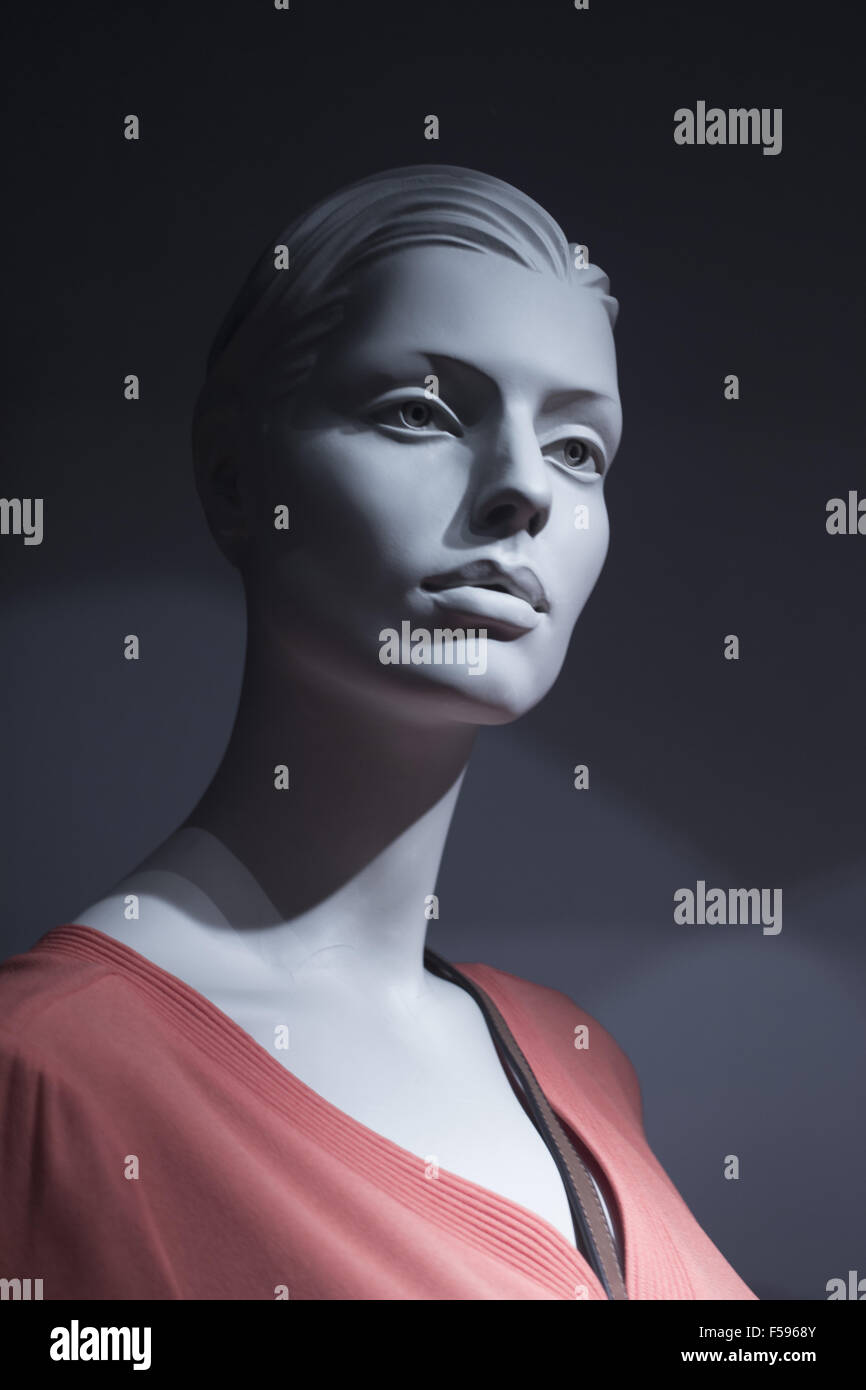 Shop dummy fashion mannequin in store boutique shop window at night ...