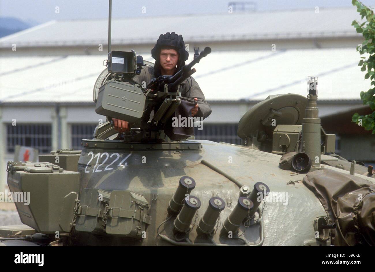War in ex Yugoslavia, Serbian tanks blocked in their barracks besieged ...