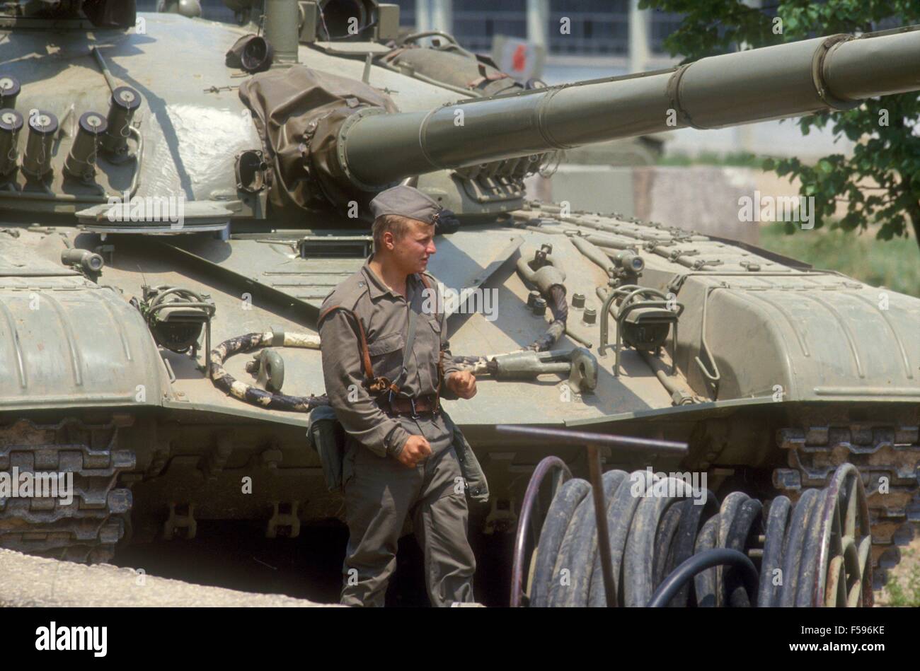 War in ex Yugoslavia, Serbian tanks blocked in their barracks besieged ...