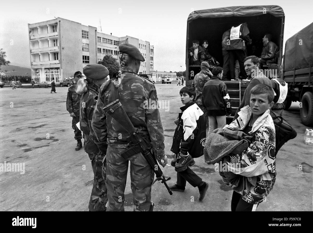 war in ex Yugoslavia, fugitive from Kosovo comes transported by the ...