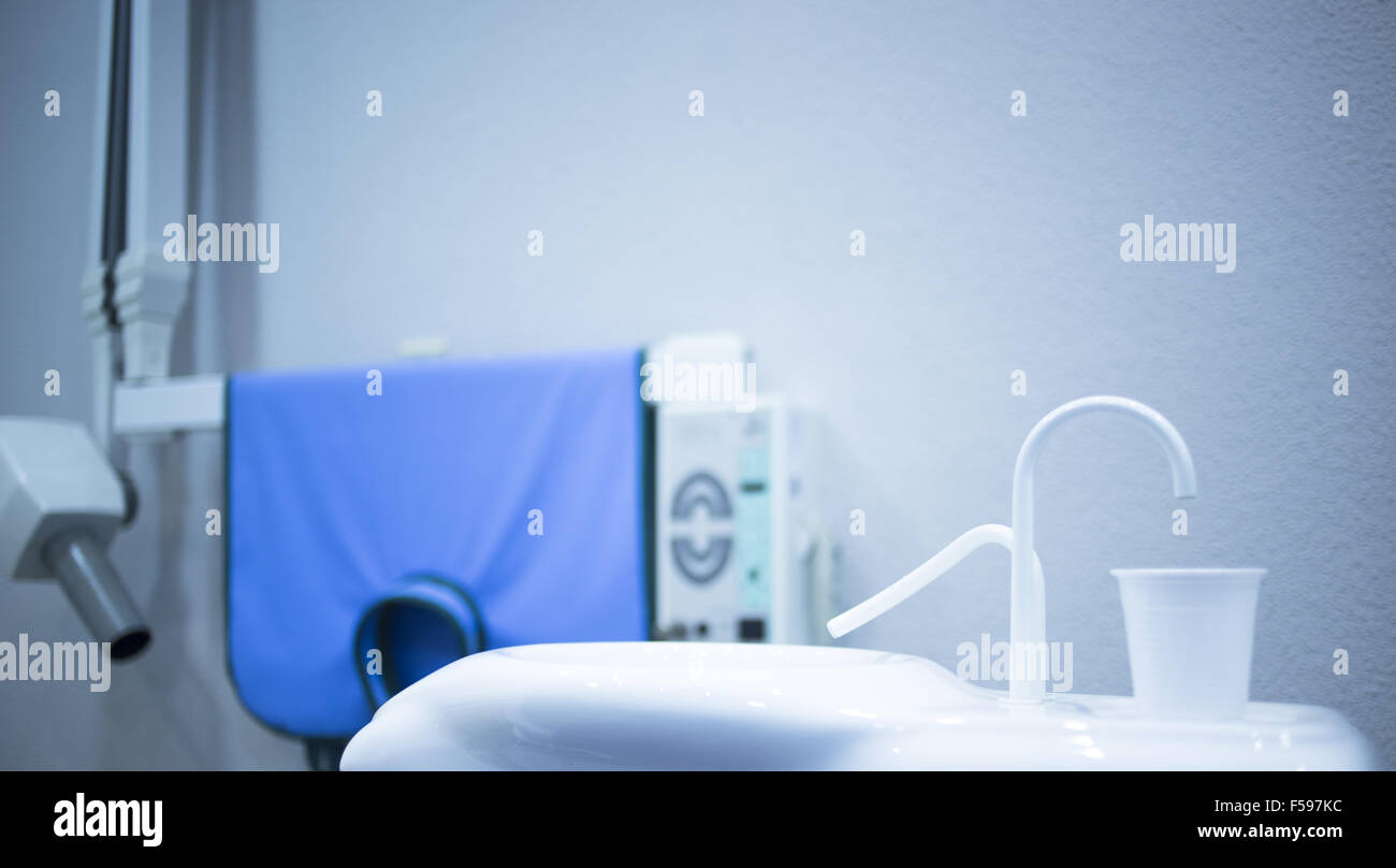 Dental instrumenation dentist Dentist water rinse cup tap filler in ...