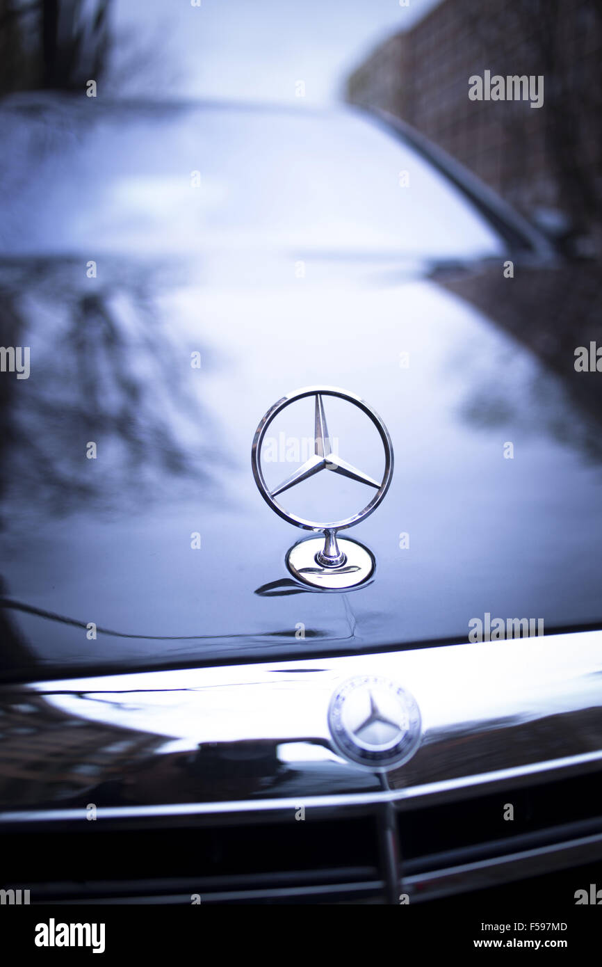 Wedding car luxury mercedes benz hi-res stock photography and images ...