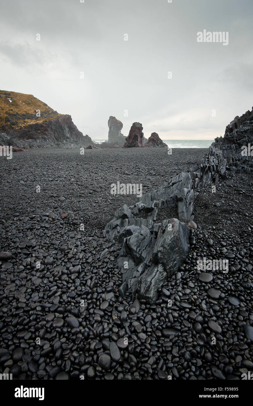 Beach pebbles coast iceland hi-res stock photography and images - Alamy