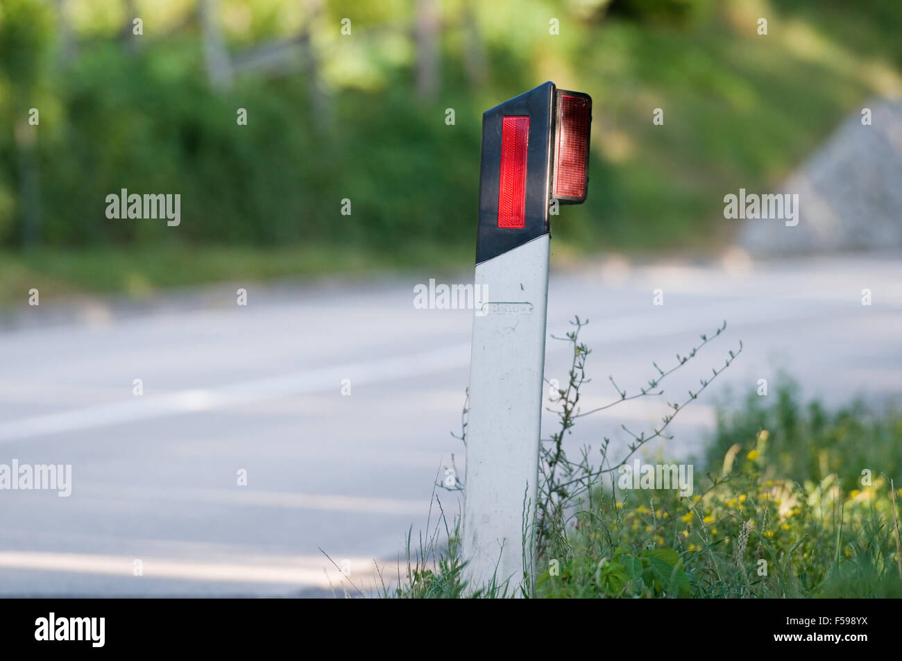 Side marking along empty country road Stock Photo - Alamy