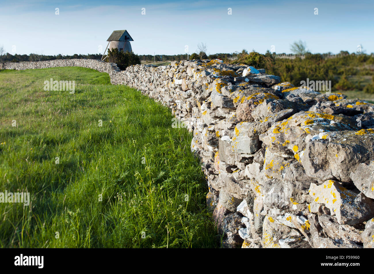 Stone fence hi-res stock photography and images - Alamy