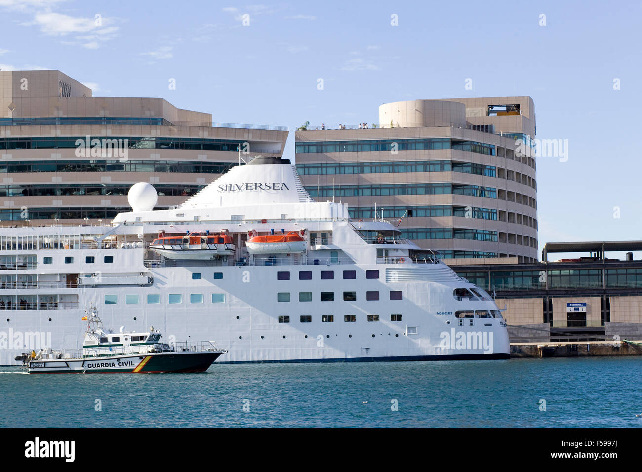 Cruise ship in the marina Barcelona Stock Photo - Alamy
