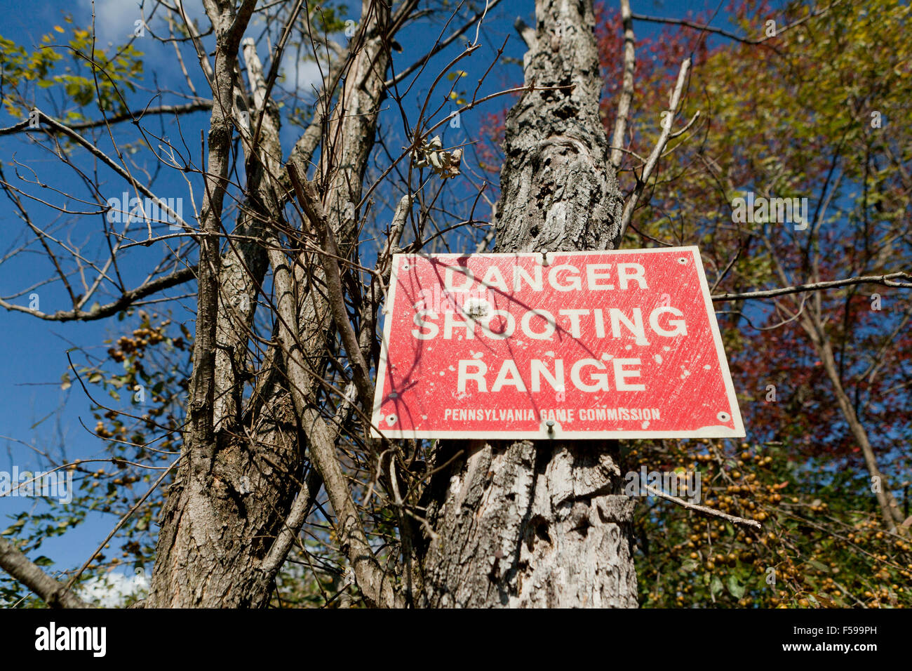 Shooting range warning sign - Pennsylvania USA Stock Photo - Alamy