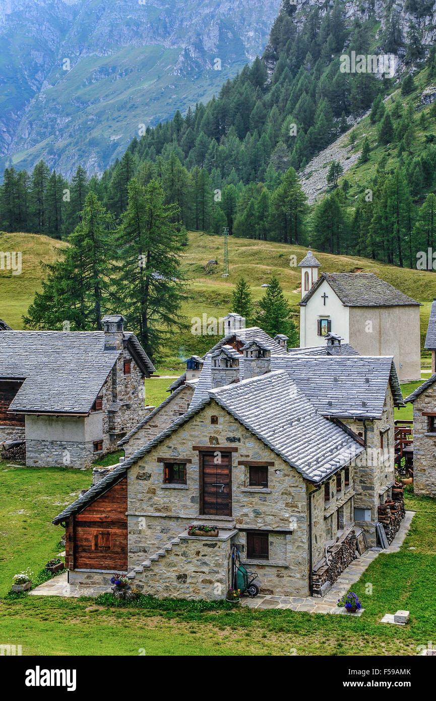 Italia, Piemonte, Parco Naturale dell'Alpe Devero, Villaggio di ...