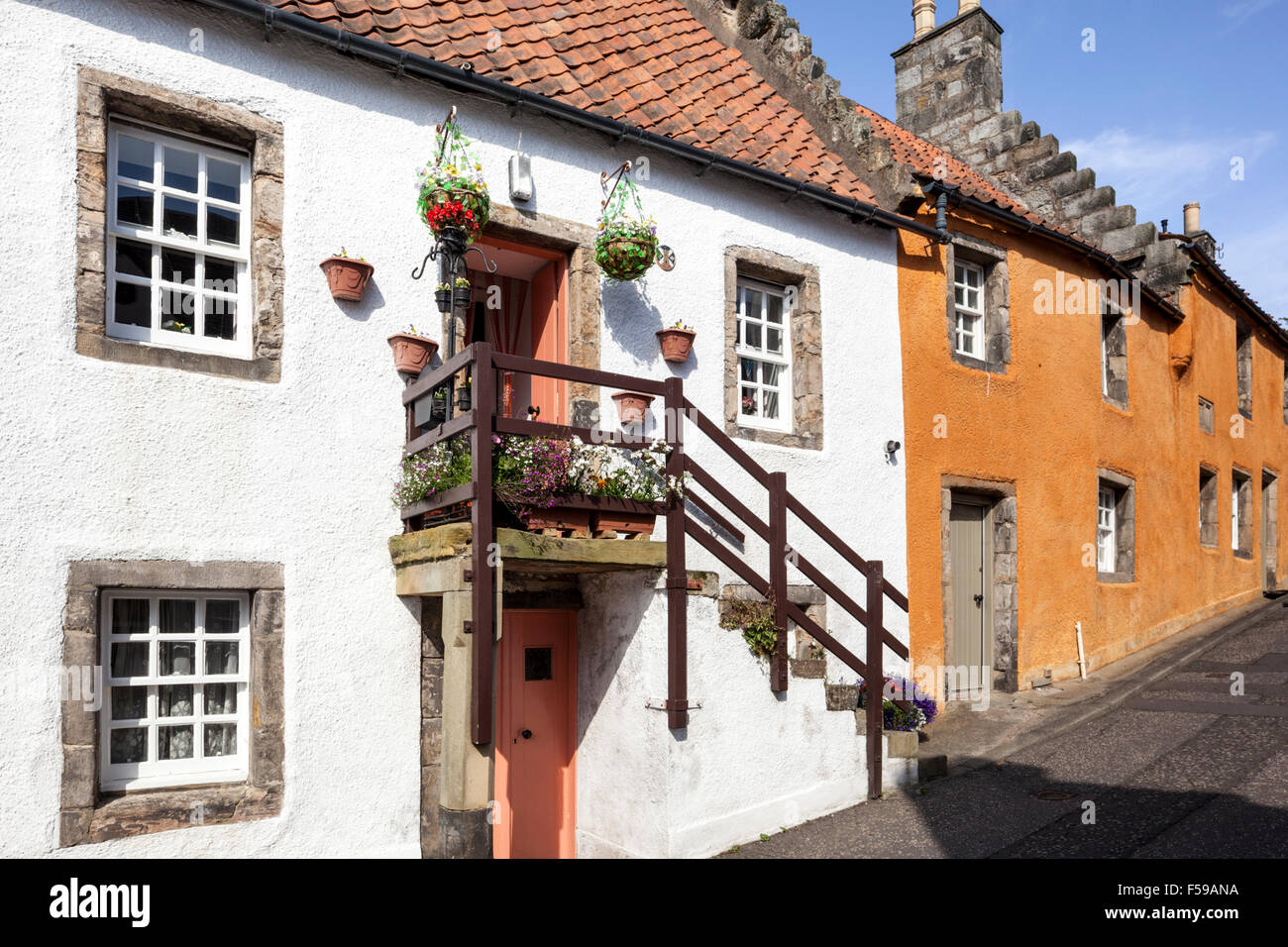 Historic buildings in Tanhouse Brae in the Royal Burgh of Culross, Fife ...