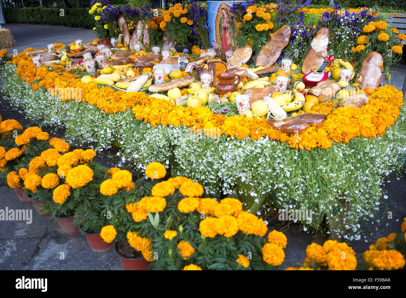Mexico City, Mexico City, MX. 30th Oct, 2015. Skulls and altars with ...