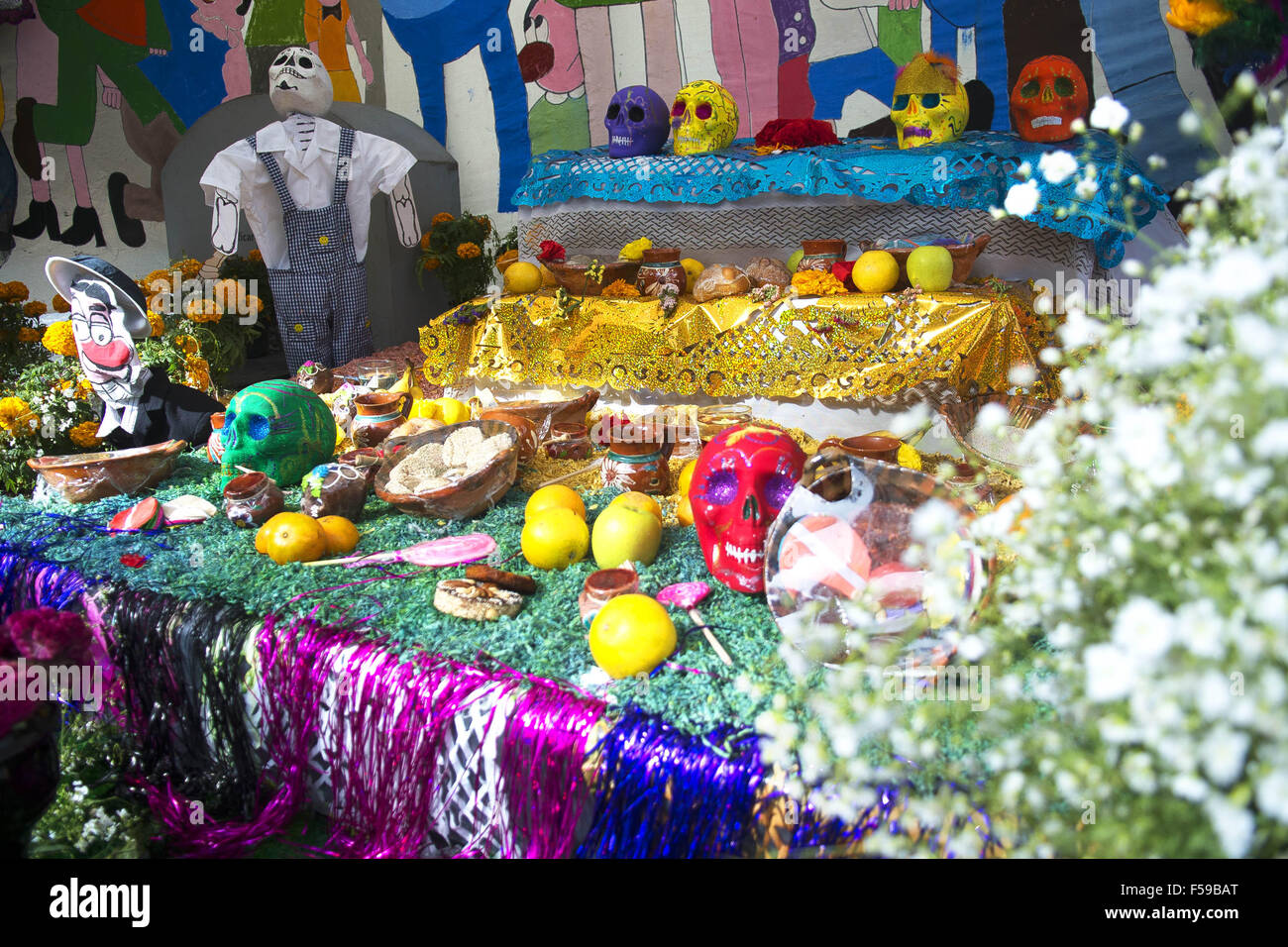 Mexico City, Mexico City, MX. 30th Oct, 2015. Skulls and altars with ...