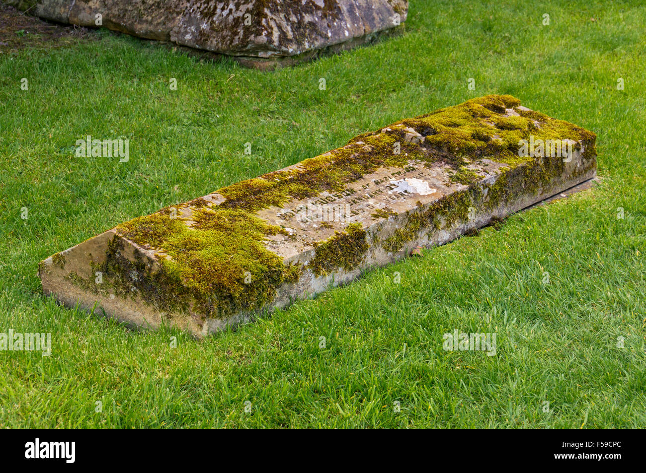 Moss grave hi-res stock photography and images - Alamy