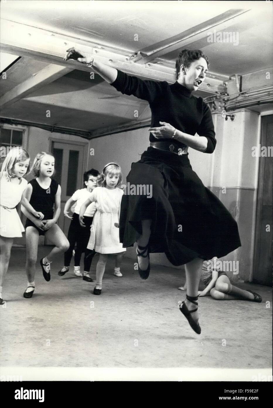 1962 - Teacher dances to the mirror and watches her class behind ...