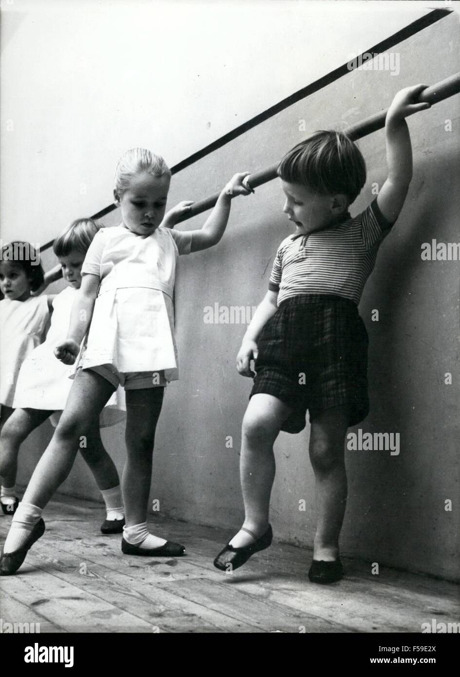 1962 - ''So That's How It's Done..'' Robin Almond turns round and sees ...