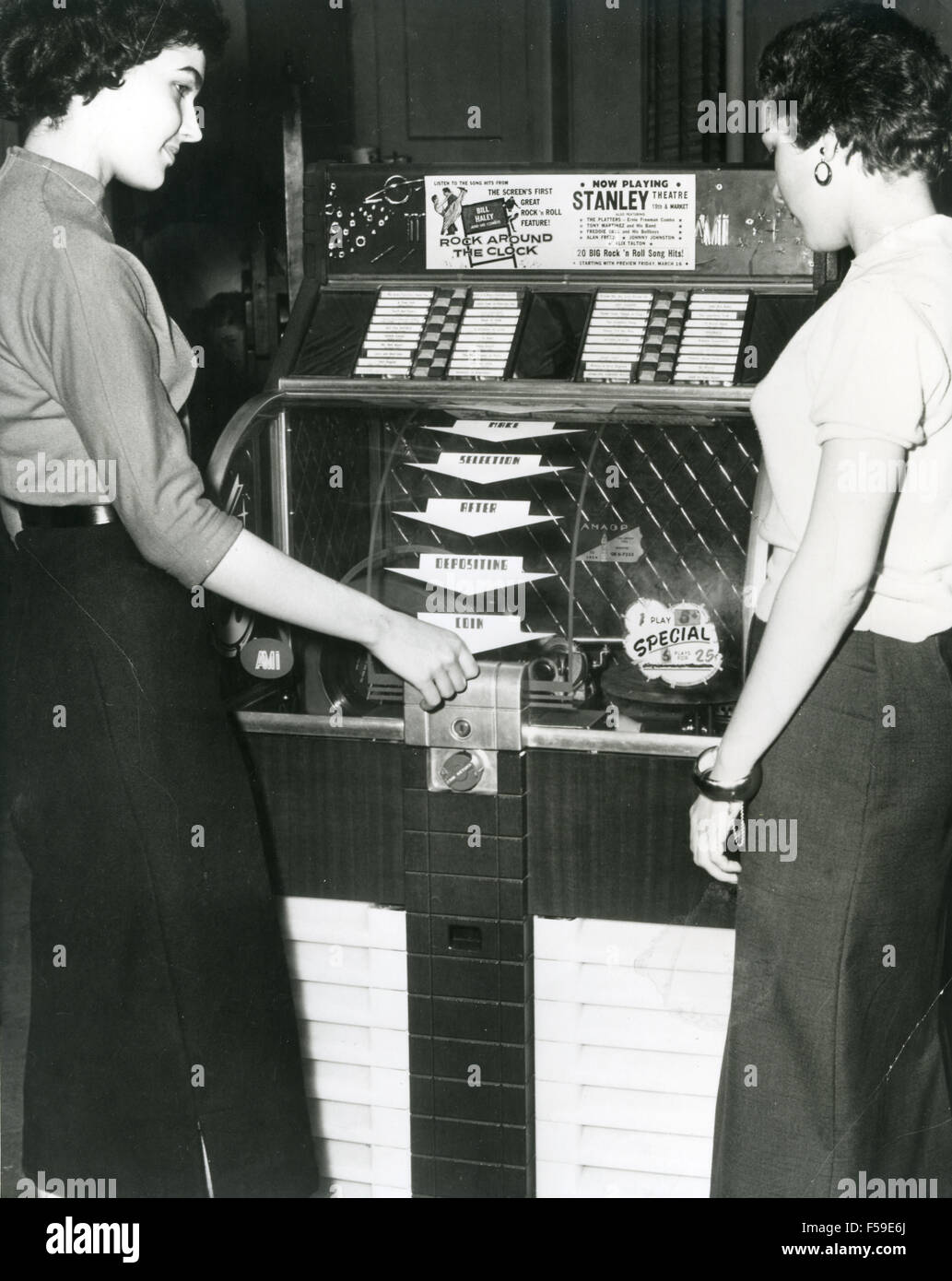 Juke box 1950s hi-res stock photography and images - Alamy