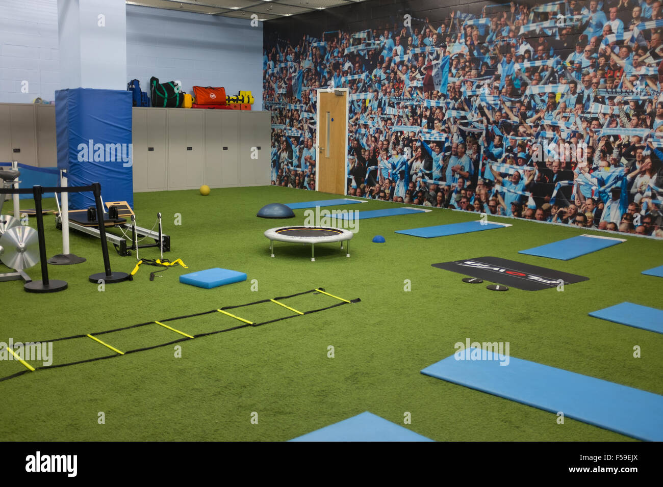 Manchester city etihad stadium hi-res stock photography and images - Alamy