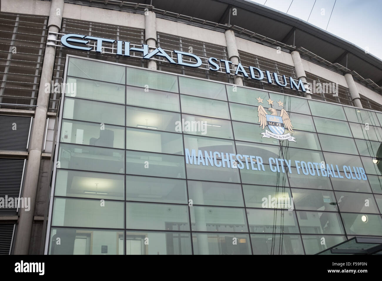 Man city logo etihad hi-res stock photography and images - Alamy