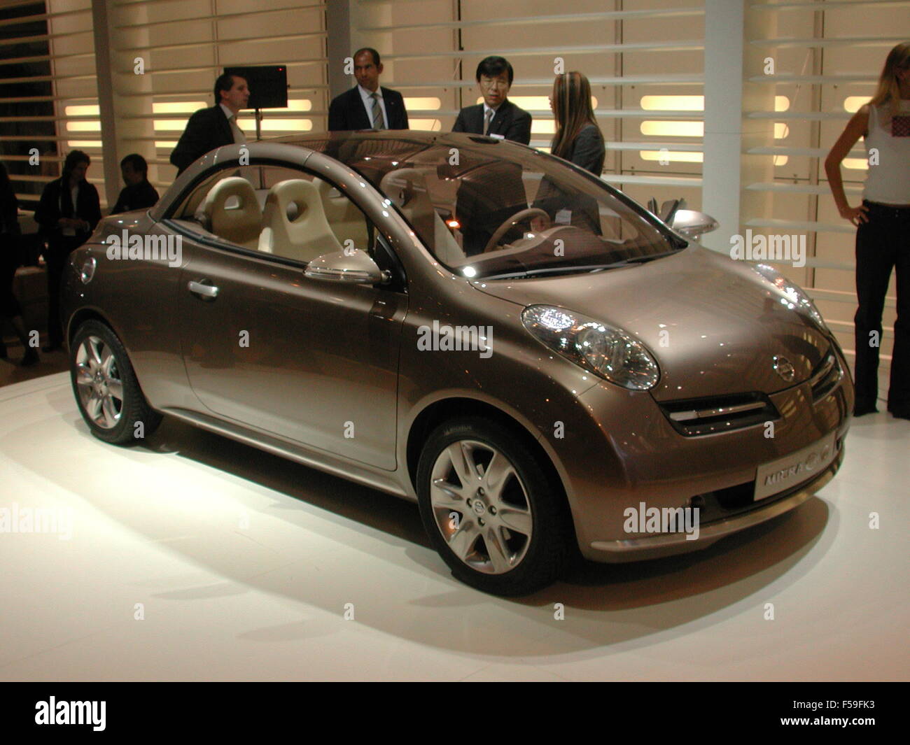 Nissan Micra CC (k12 model) - paris motorshow 2002 motorshow launch ...