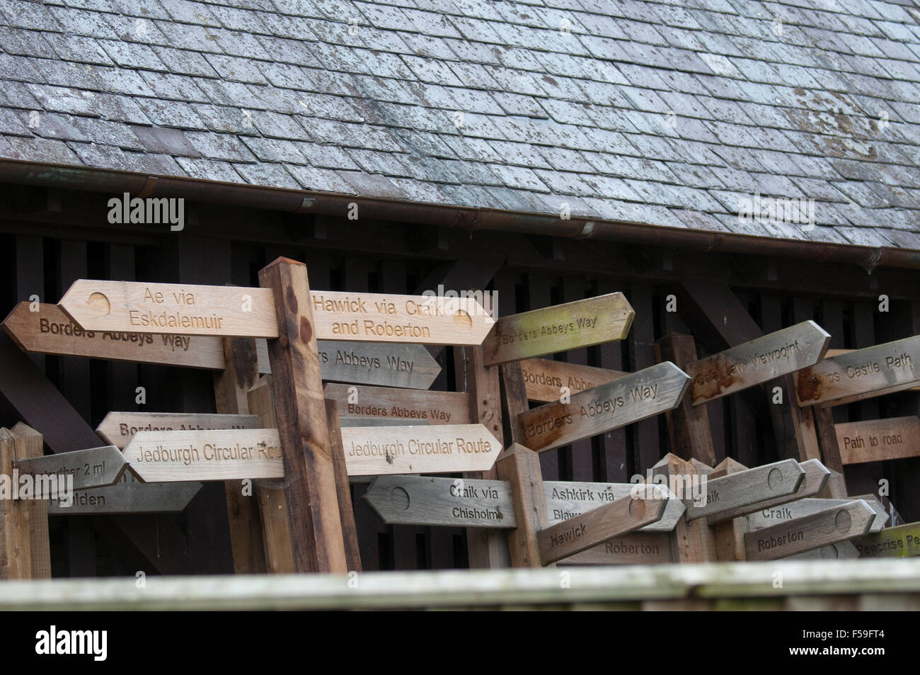 Right of way signs hi-res stock photography and images - Alamy