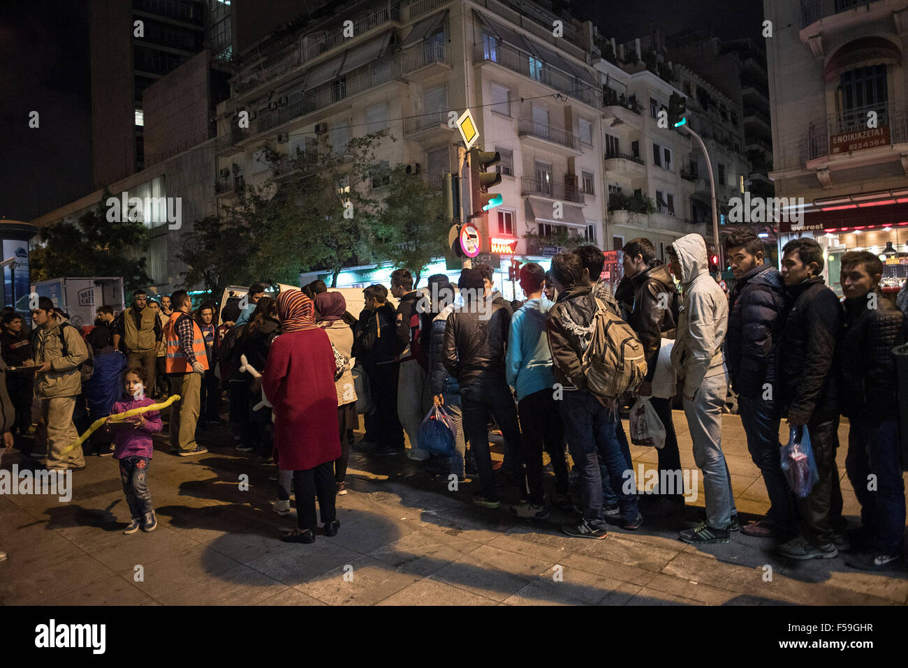 Athens, Greece. 30th Oct, 2015. Volunteers offer food to migrants in ...