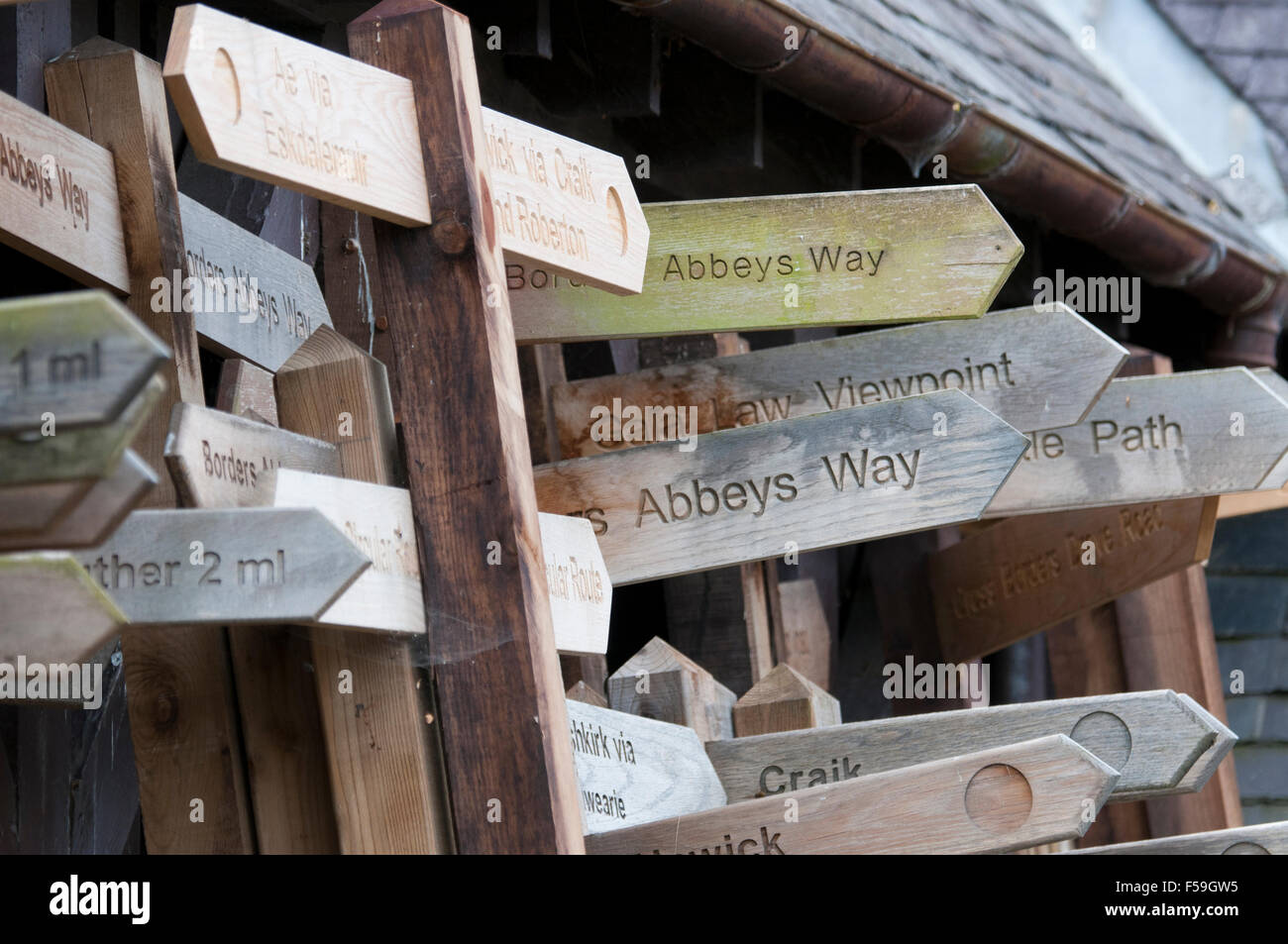 Right of way markers hi-res stock photography and images - Alamy