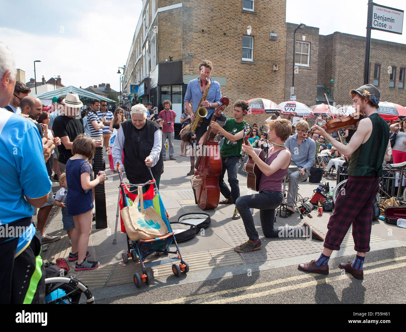 Broadway Market, London E8: street buskers Stock Photo, Royalty Free ...
