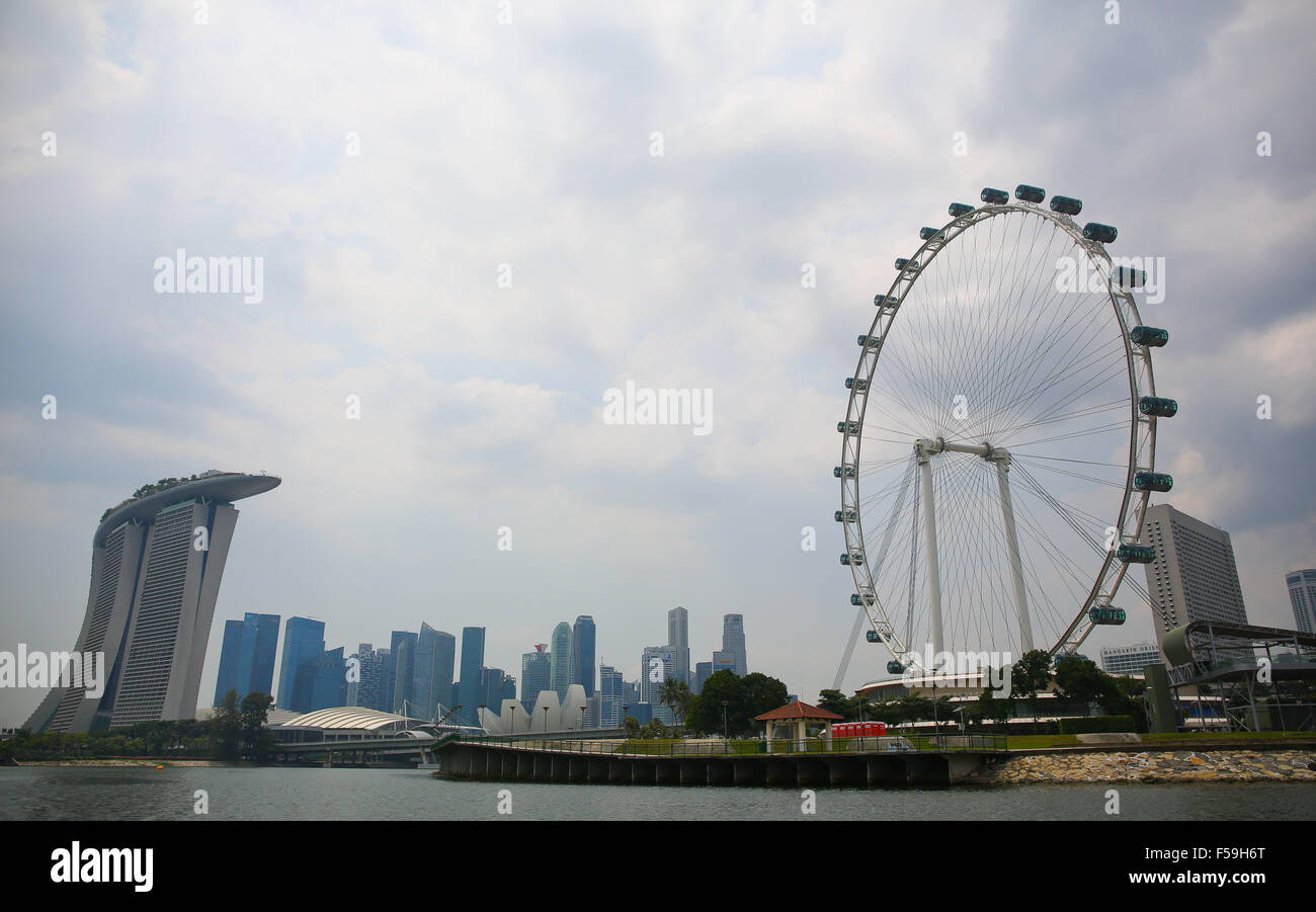 Singapore Wheel and skyline with Marina Bay Sands hotel Stock Photo - Alamy