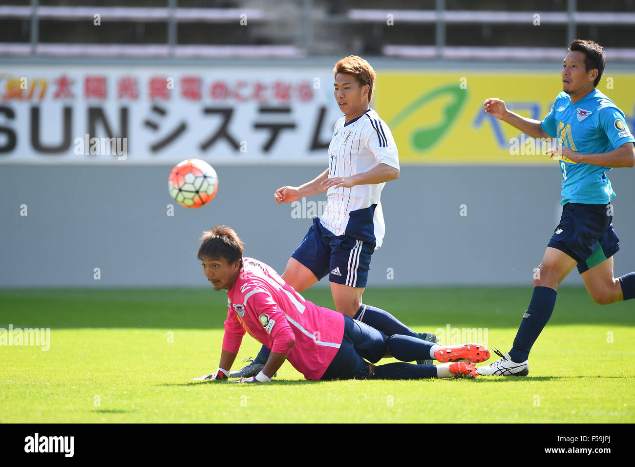 Saga, Japan. 29th Oct, 2015. (L-R) Tatsuro Okuda (Sagan), Takuma Asano (JPN), Keita Isozaki ...