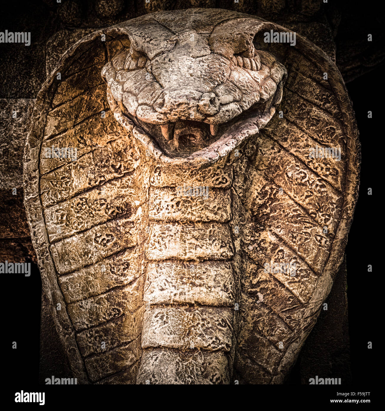Sculpture of a snake hi-res stock photography and images - Alamy